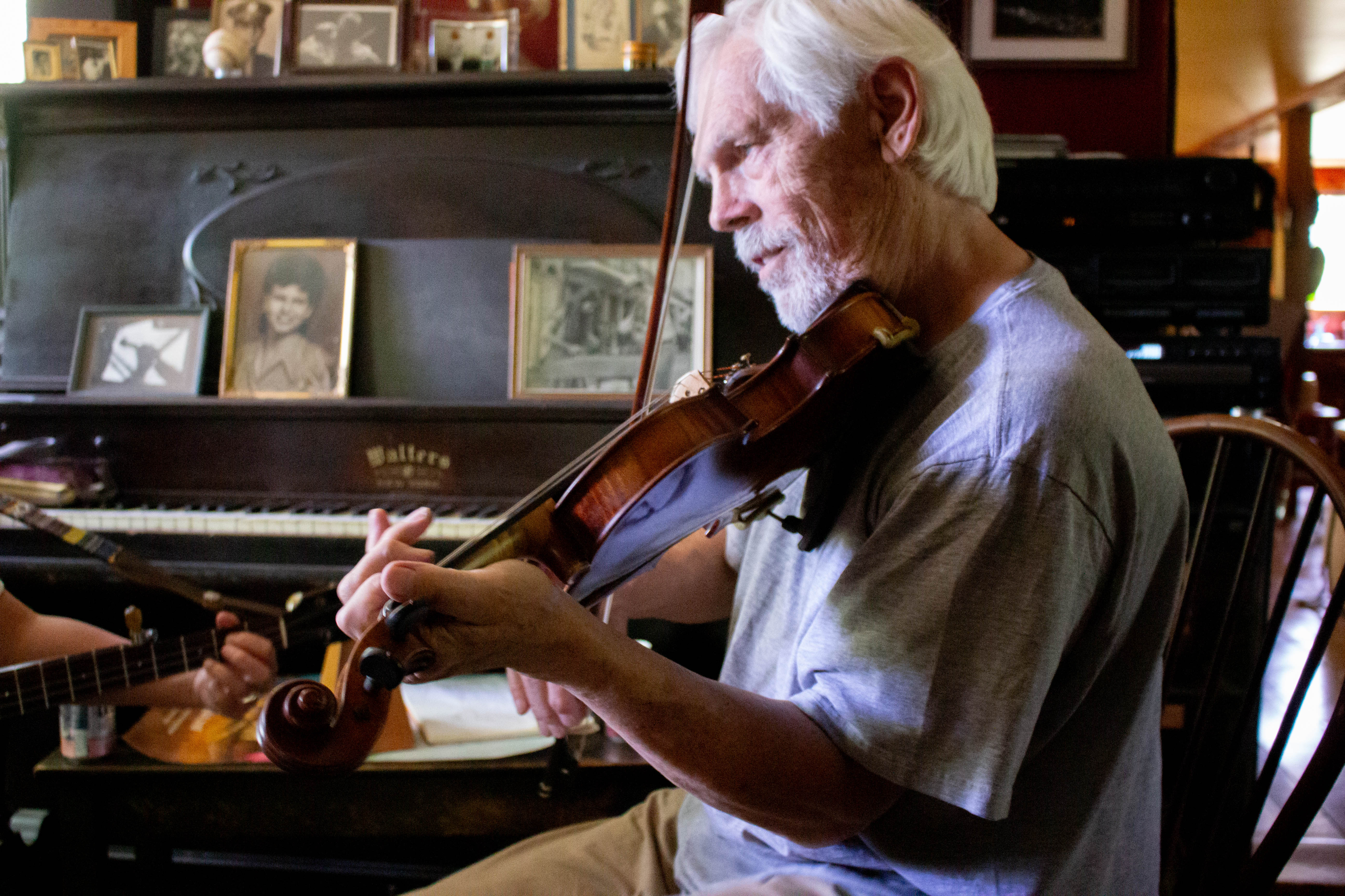 2022-23 Folklife Apprenticeship Feature: Clawhammer Banjo with Joe ...